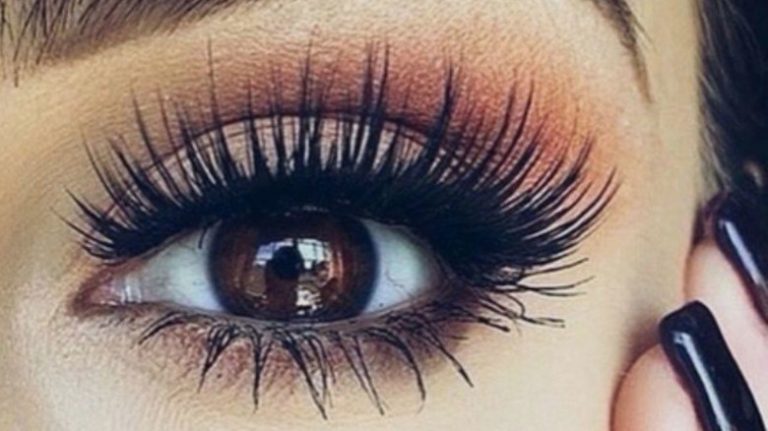Types of Eyelash Extensions: Classic, Hybrid & Volume